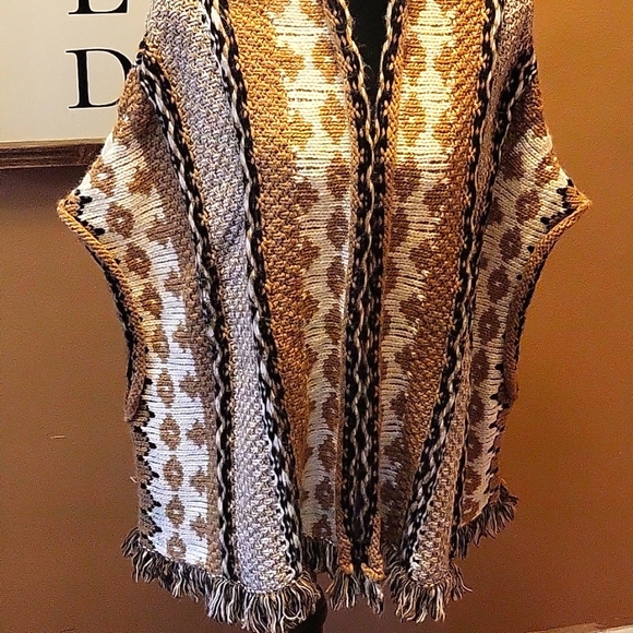 cocogio | Sweaters | Cocogio Made In Italy Beige Cream And Black Poncho ...